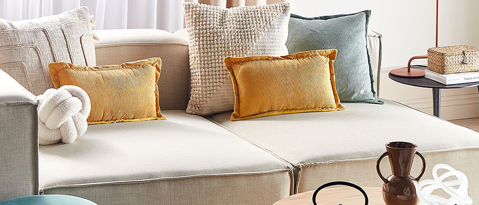 How to Mix and Match Scatter Cushions Like a Pro | Beliani.de